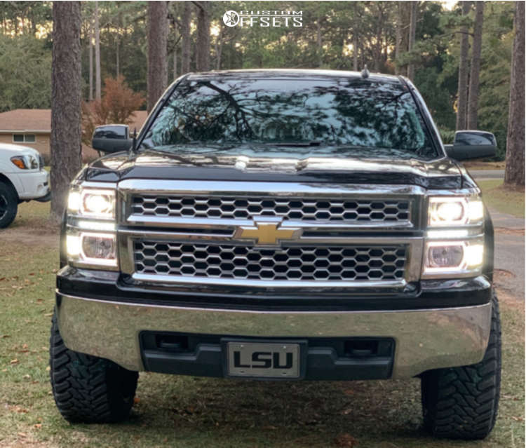 2014 Chevrolet Silverado 1500 with 22x12 -44 Fuel Maverick D610 and 33/12.5R22 Atturo Trail ...