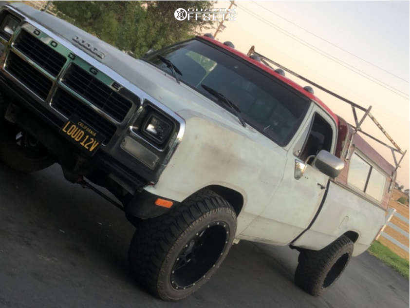 1989 Dodge D350 with 20x12 -44 XD Xd820 and 33/12.5R20 Aptany RM105 M/T ...