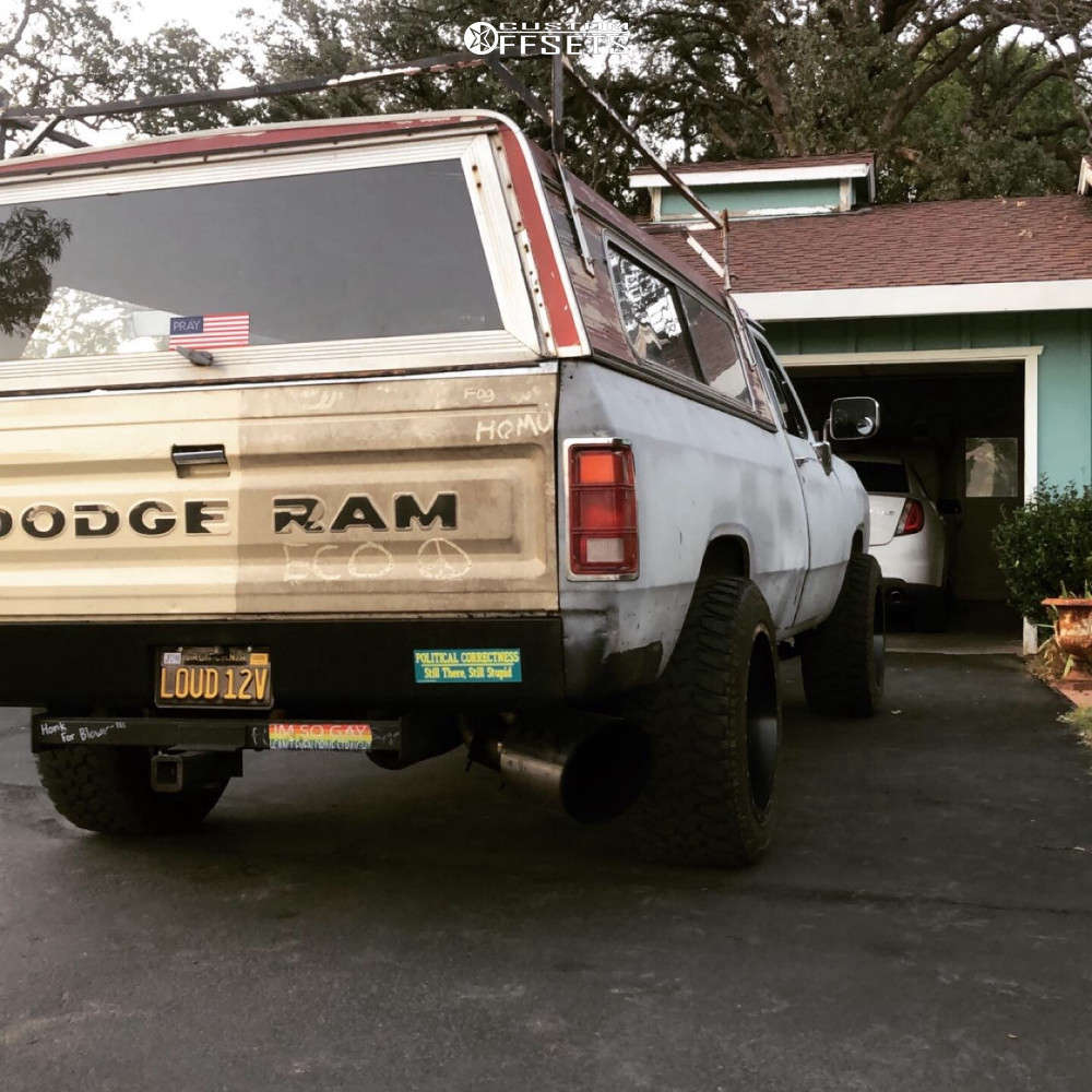 1989 Dodge D350 with 20x12 -44 XD Xd820 and 33/12.5R20 Aptany RM105 M/T ...