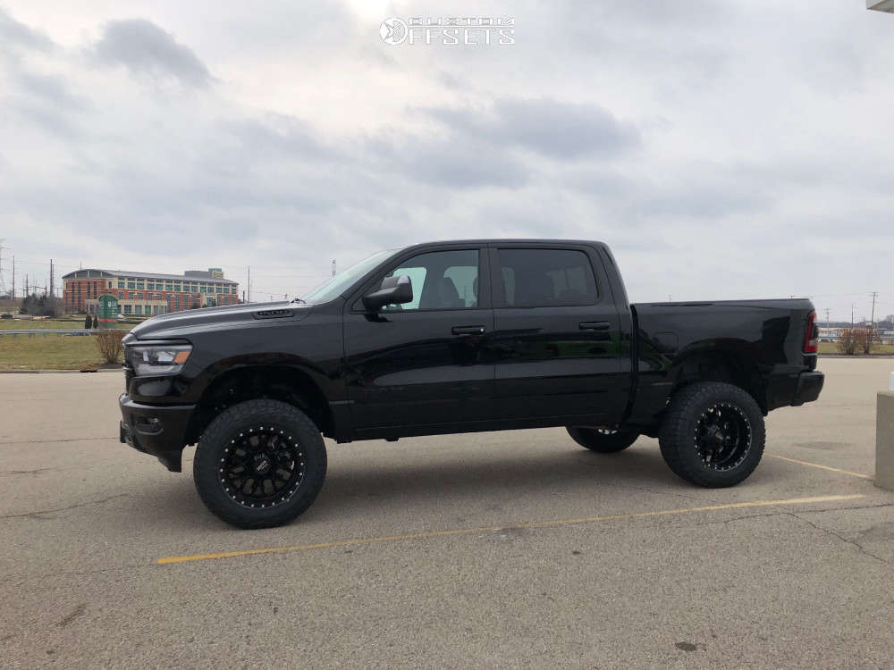 2019 Ram 1500 with 20x10 -24 Moto Metal Mo986 and 35/12.5R20 Falken ...