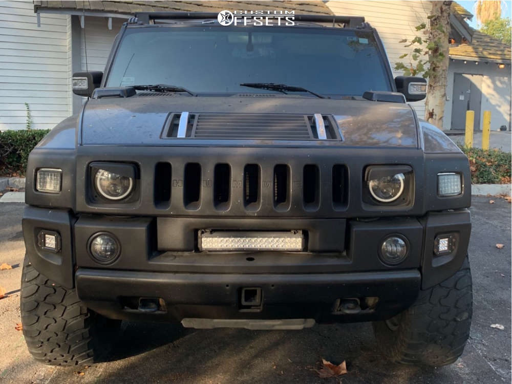 2006 HUMMER H2 with 20x9 -12 Anthem Off-Road Aviator and 37/12.5R20 ...