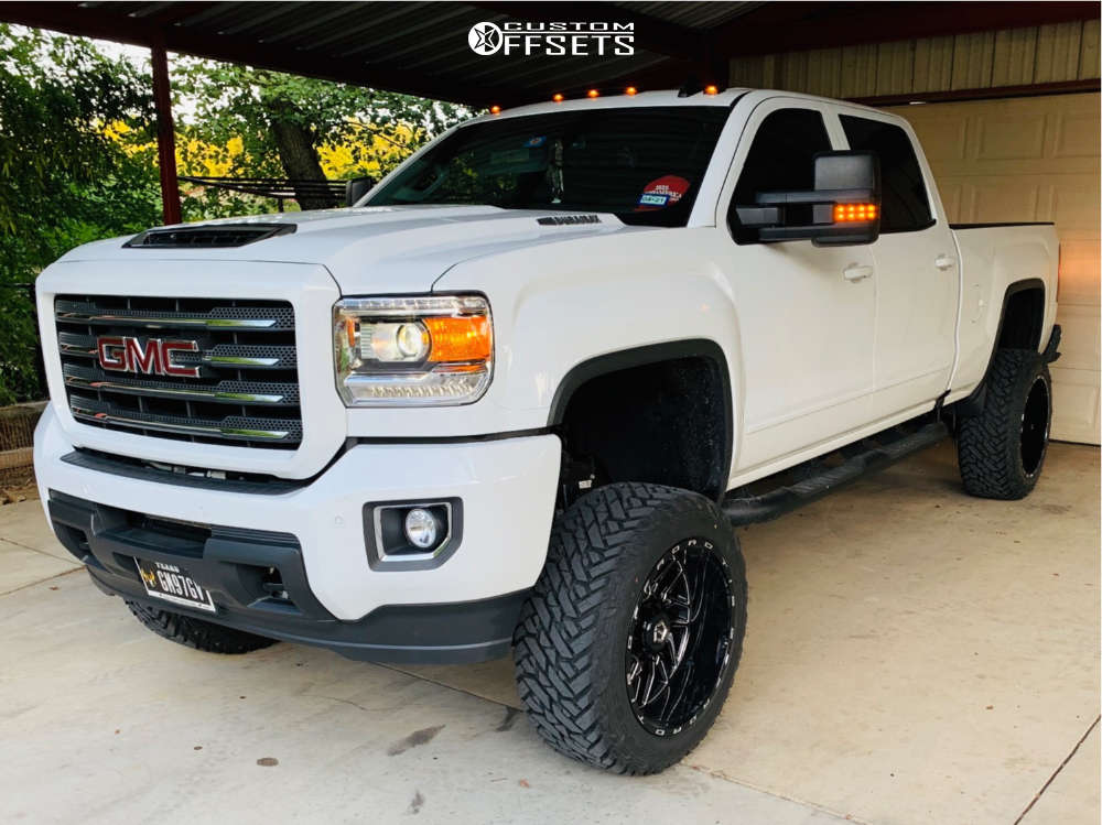 2019 GMC Sierra 2500 HD with 22x12 -44 TIS 544BM and 35/12.5R22 Fuel ...