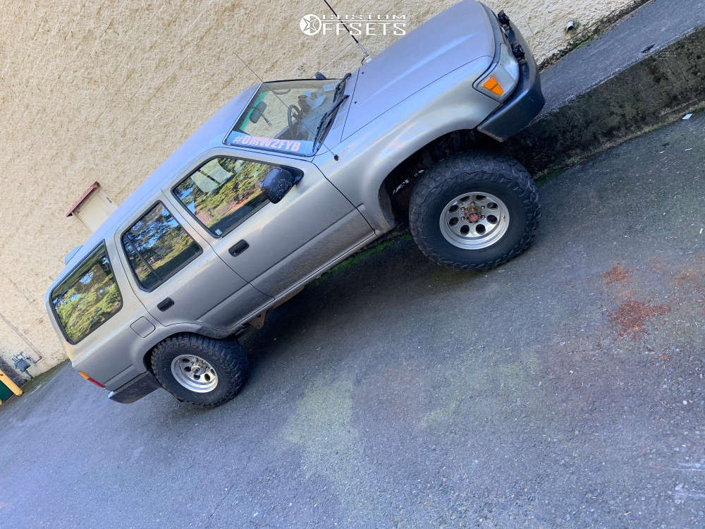 1995 Toyota 4Runner with 15x8 -22 Mickey Thompson Classic Iii and 32/11 ...