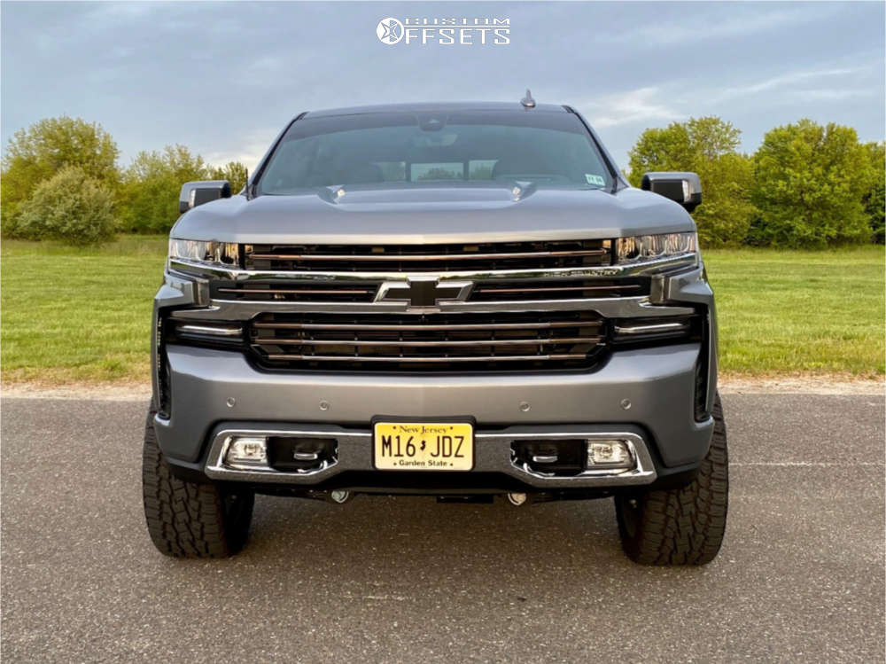 2019 Chevrolet Silverado 1500 with 22x10 -18 XD Xd844 and 33/12.5R22 ...