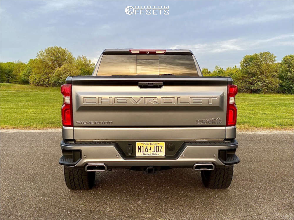 2019 Chevrolet Silverado 1500 with 22x10 -18 XD Xd844 and 33/12.5R22 ...