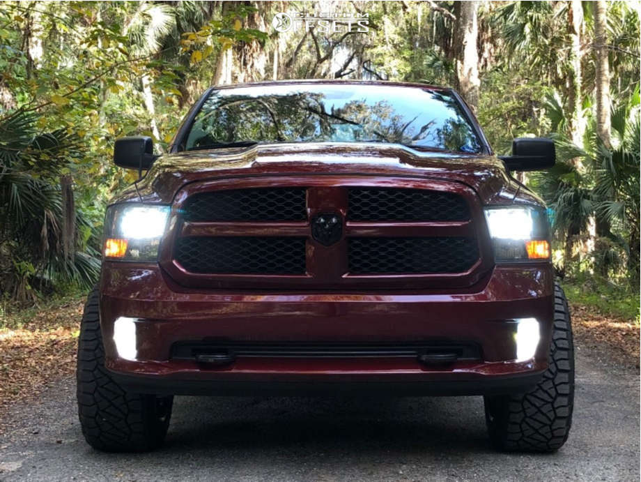 2017 Ram 1500 with 20x12 -44 Motiv Offroad Magnus and 33/12.5R20 Nitto ...