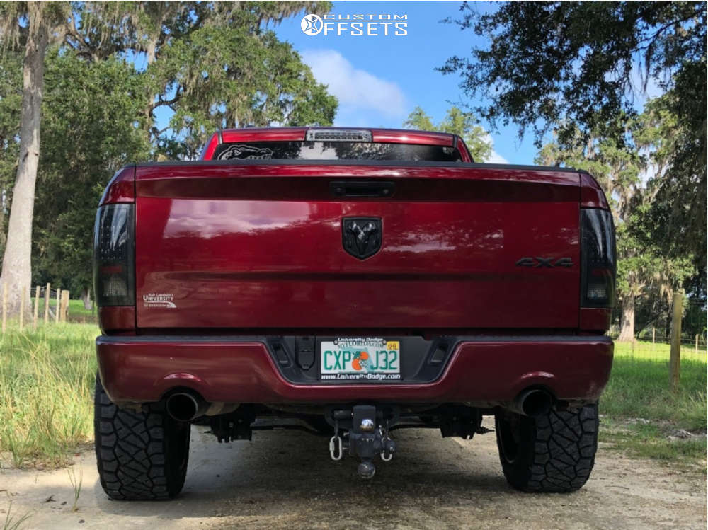 2017 Ram 1500 with 20x12 -44 Motiv Offroad Magnus and 33/12.5R20 Nitto ...
