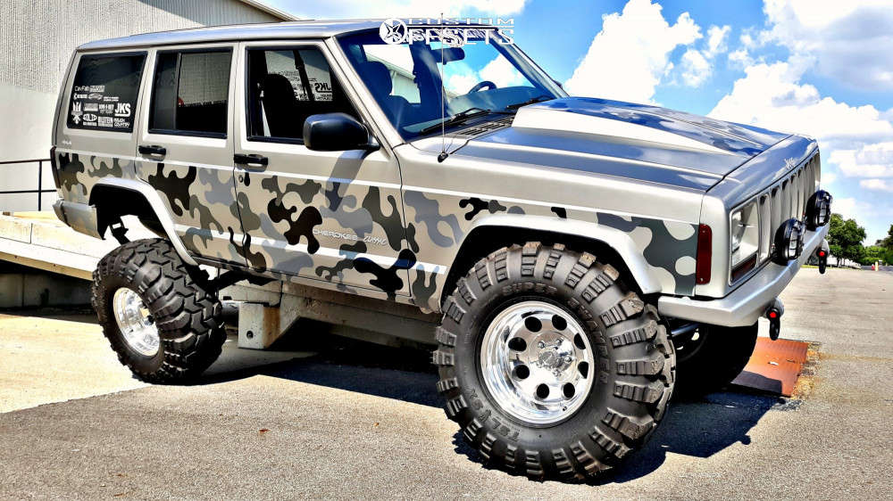 2000 Jeep Cherokee with 15x10 -47 Pro Comp Series 69 and 33/15.5R15 ...