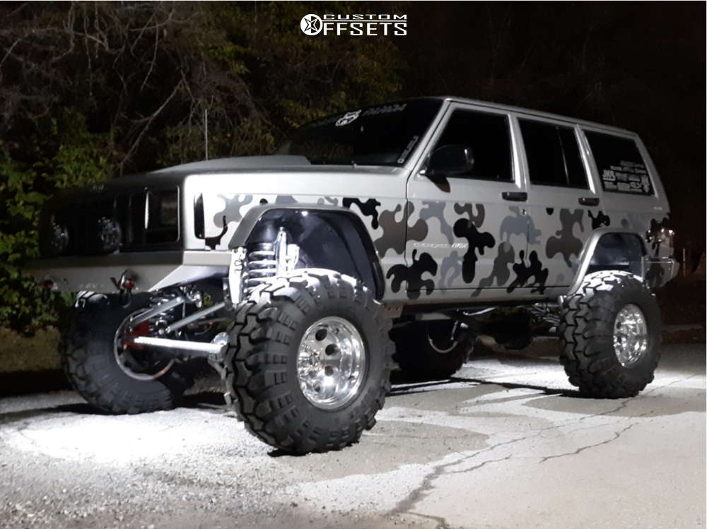 2000 Jeep Cherokee with 15x10 -47 Pro Comp Series 69 and 33/15.5R15 ...