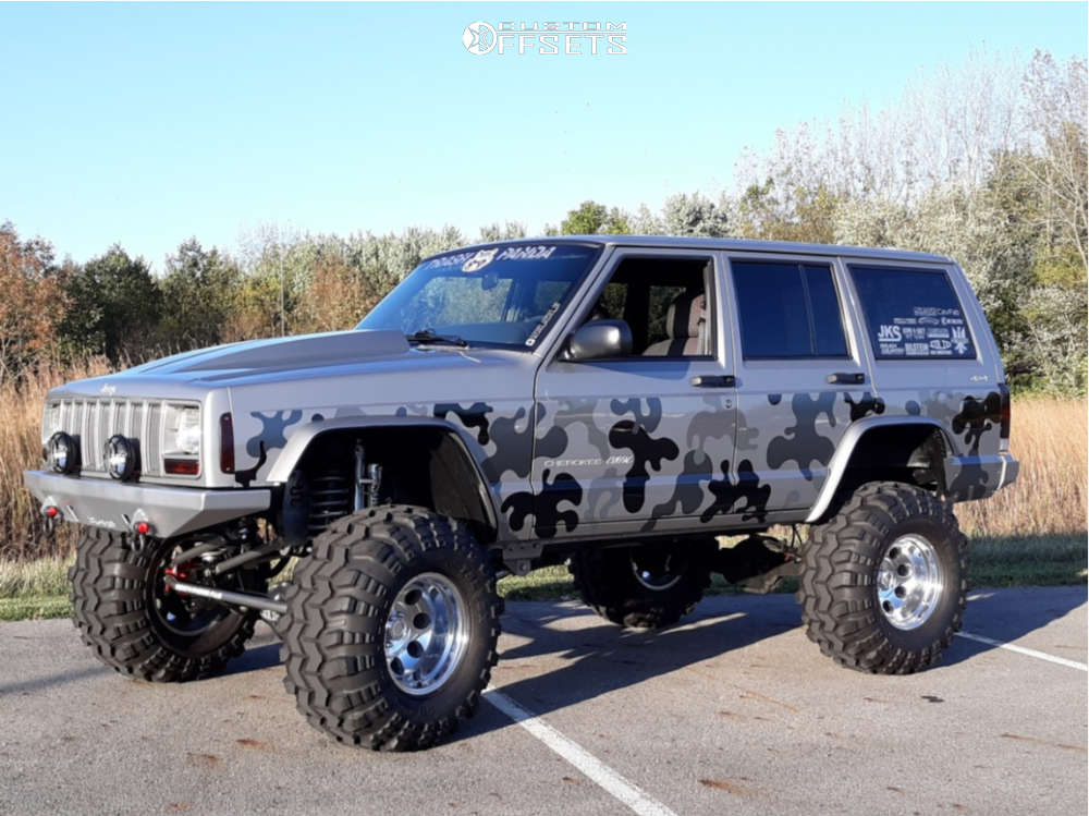 2000 Jeep Cherokee with 15x10 -47 Pro Comp Series 69 and 33/15.5R15 ...