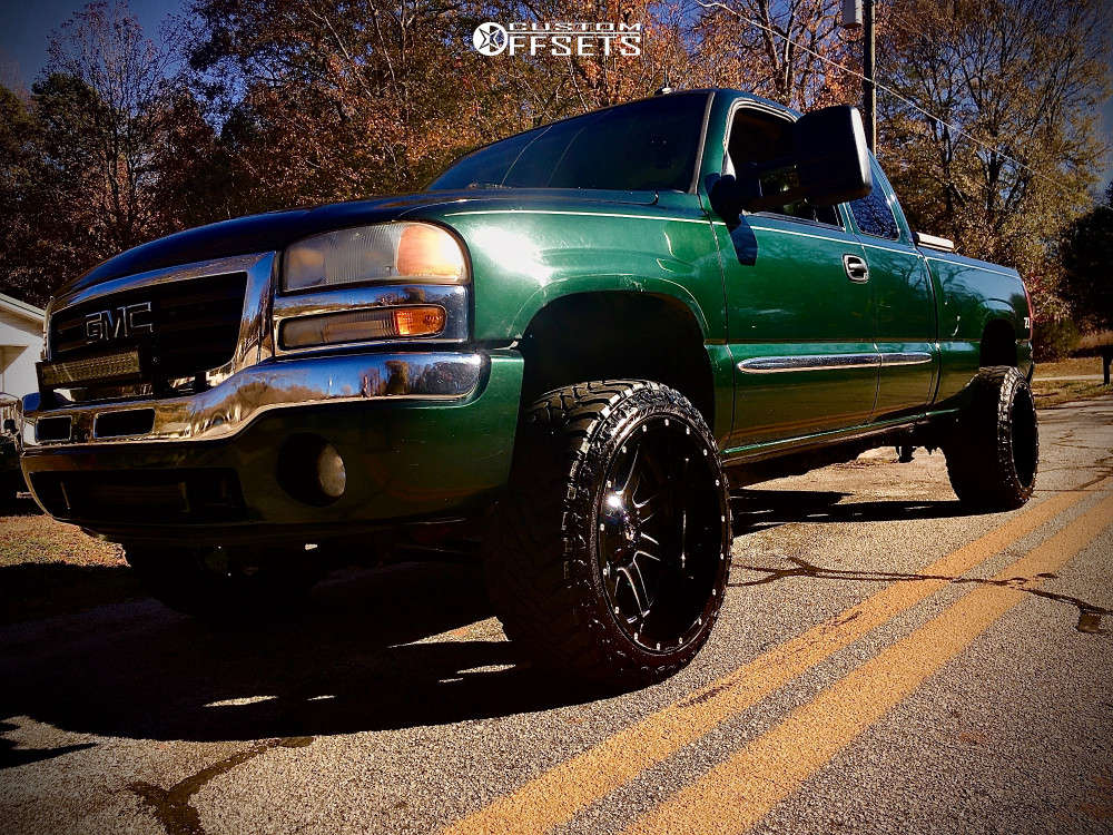 2003 GMC Sierra 1500 with 22x12 -45 Fuel Maverick D610 and 33/12.5R22 ...