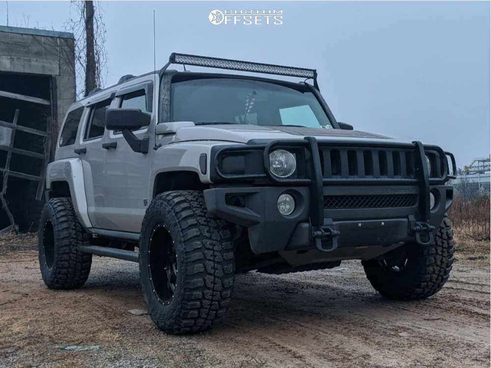 2006 HUMMER H3 with 18x10 -24 Moto Metal Mo970 and 35/12.5R18 Federal ...