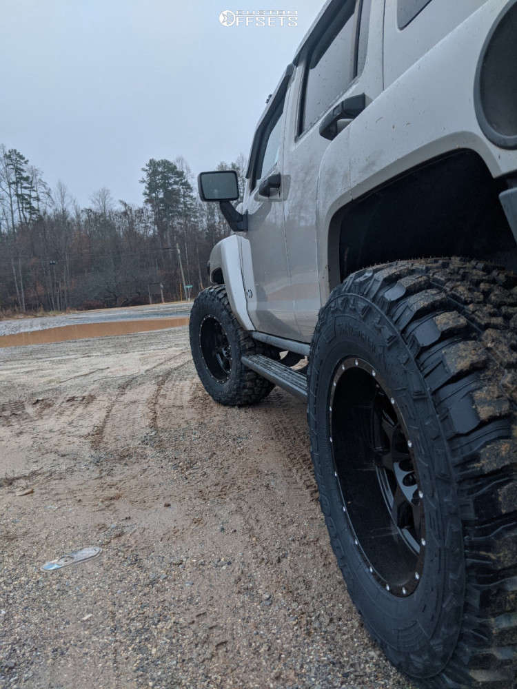 2006 HUMMER H3 with 18x10 -24 Moto Metal Mo970 and 35/12.5R18 Federal ...