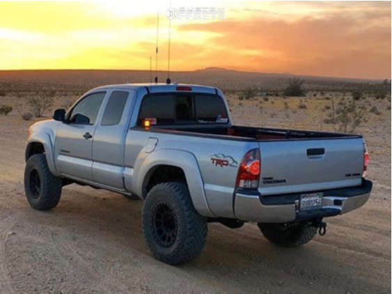 2006 Toyota Tacoma with 17x8.5 0 Method Nv and 33/12.5R17 Atturo Trail ...