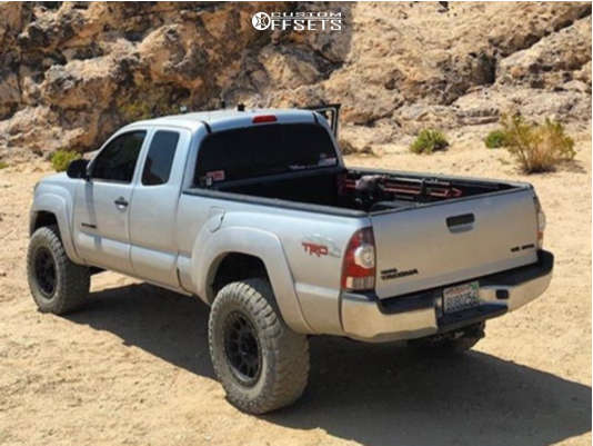 2006 Toyota Tacoma with 17x8.5 0 Method Nv and 33/12.5R17 Atturo Trail ...