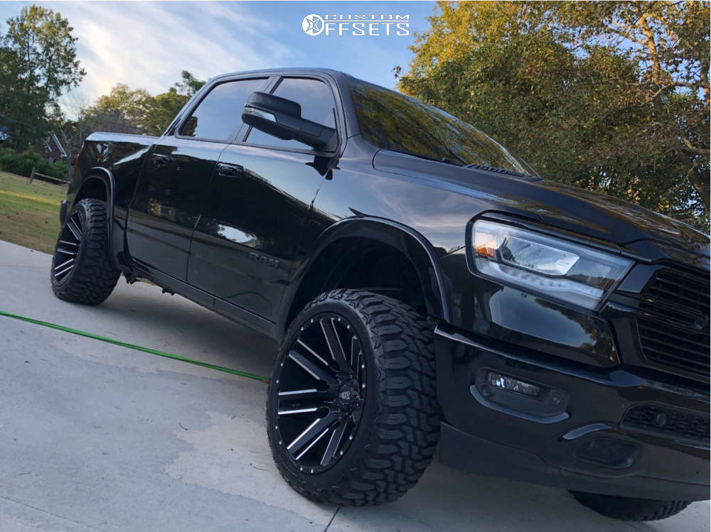 2019 Ram 1500 with 22x12 -44 Moto Metal Mo978 and 33/12.5R22 Haida Mud ...