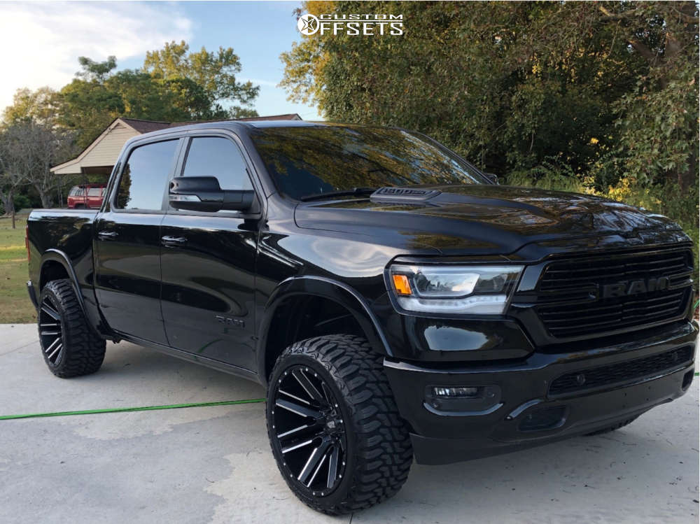 2019 Ram 1500 with 22x12 -44 Moto Metal Mo978 and 33/12.5R22 Haida Mud ...