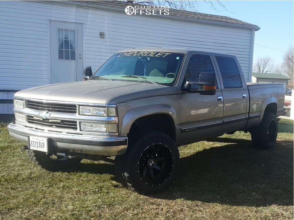 2000 Chevrolet K2500 with 20x12 -44 Hostile Alpha and 33/12.5R20 ...