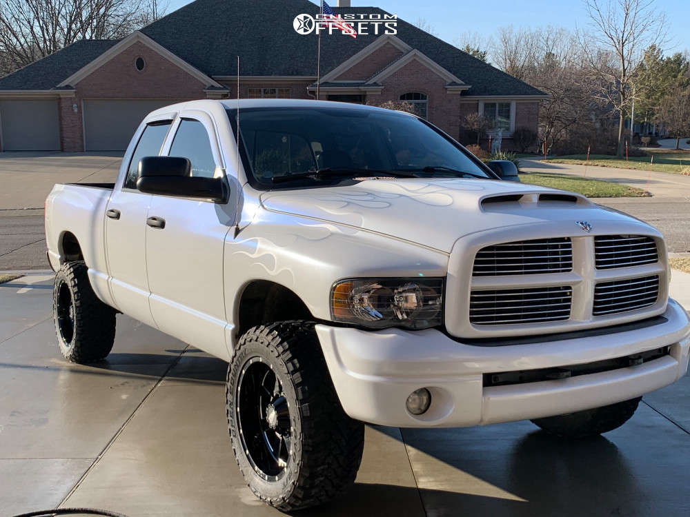 2003 Dodge Ram 1500 with 20x10 -24 Moto Metal Mo962 and 33/12.5R20 Toyo ...