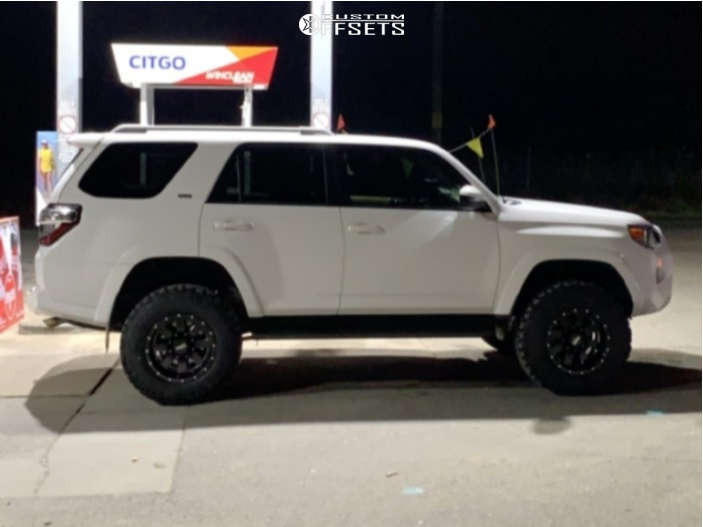 2018 Toyota 4Runner with 17x10 -24 Moto Metal Mo962 and 33/12.5R17 Dick ...
