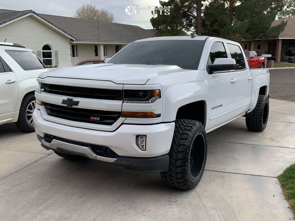 2018 Chevrolet Silverado 1500 with 20x12 -44 Havok H112 and 33/12.5R20 ...