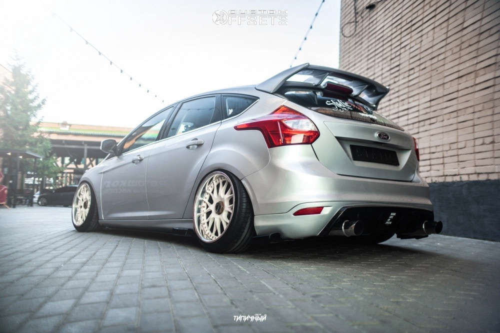 2013 Ford Focus with 18x9.5 30 Imperi and 215/40R18 Triangle and ...