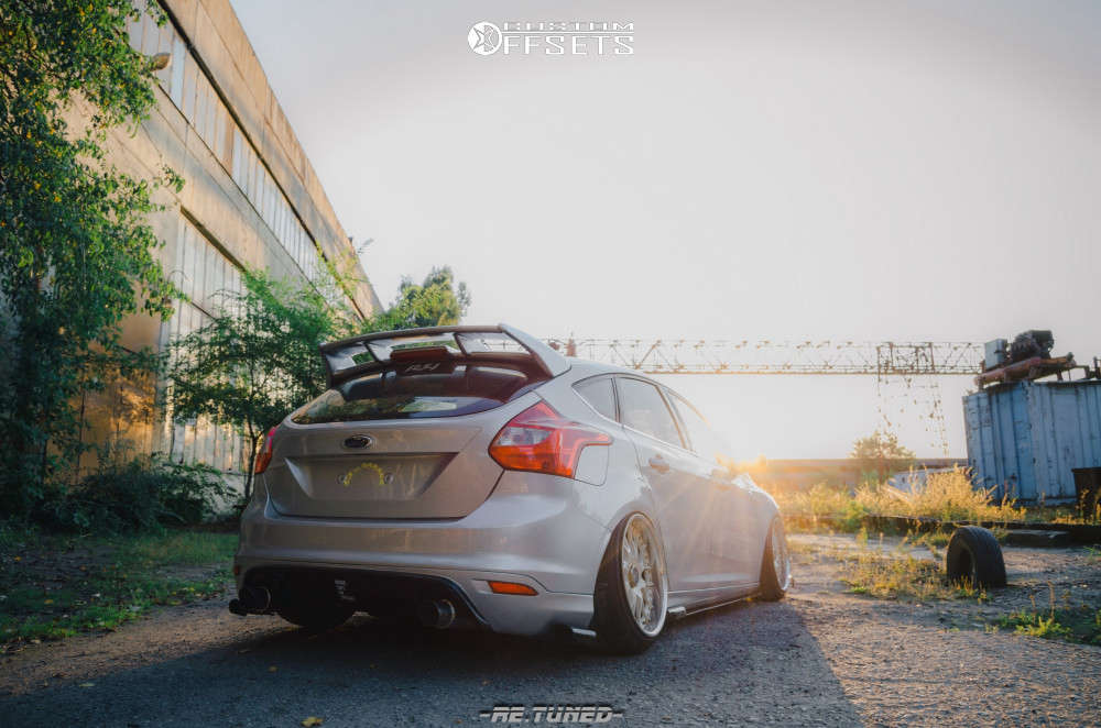 2013 Ford Focus with 18x9.5 30 Imperi and 215/40R18 Triangle and ...