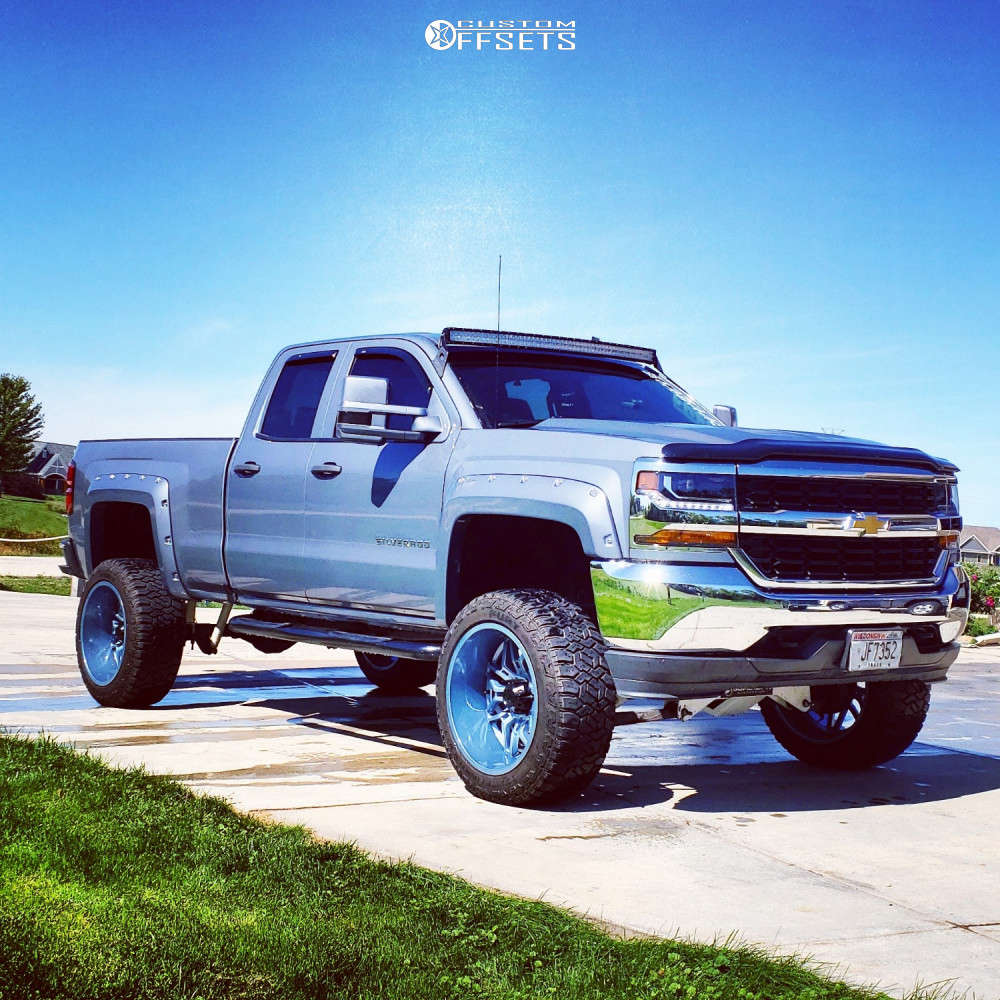 2016 Chevrolet Silverado 1500 with 22x12 -44 Havok H109 and 35/12.5R22 ...