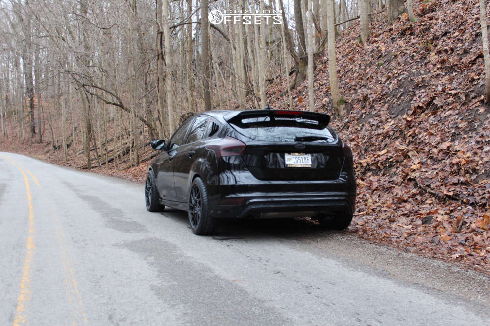 2016 Ford Focus with 17x7.5 40 Voxx Falco and 215/50R17 Riken Raptor ...