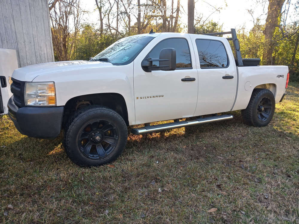 2009 Chevrolet Silverado 1500 with 20x9 0 XD Revolver and 285/65R20 ...