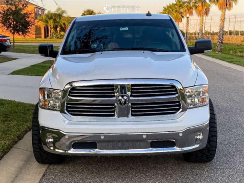 2017 Ram 1500 with 22x12 -44 Axe Offroad Ax3.1 and 33/12.5R22 Delinte ...