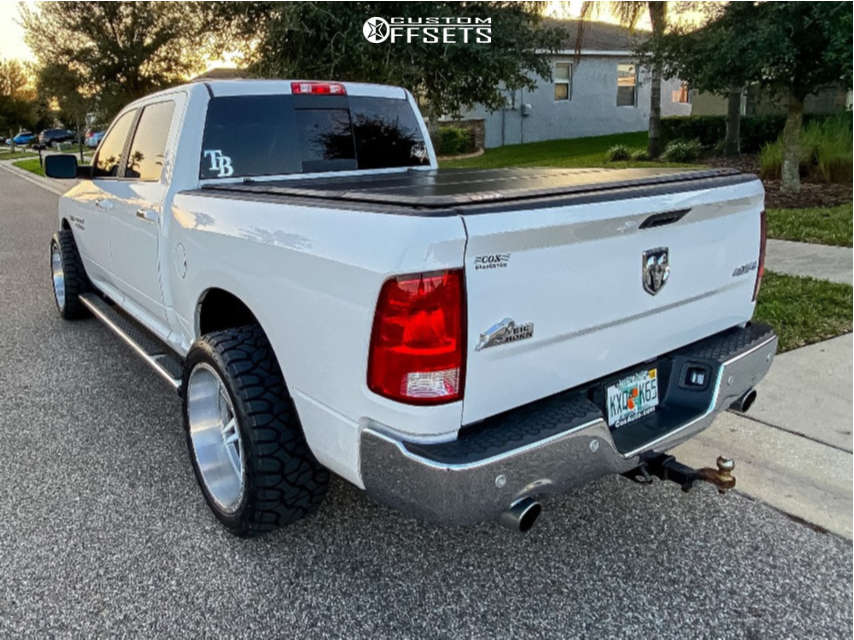 2017 Ram 1500 with 22x12 -44 Axe Offroad Ax3.1 and 33/12.5R22 Delinte ...