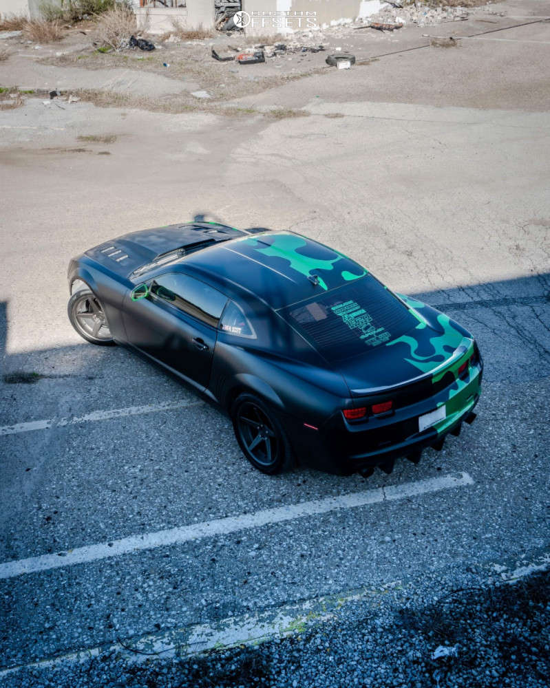 2011 Chevrolet Camaro with 20x9 35 Ferrada FR3 and 285/30R20 Pirelli P ...