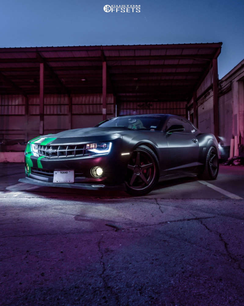 2011 Chevrolet Camaro with 20x9 35 Ferrada FR3 and 285/30R20 Pirelli P ...