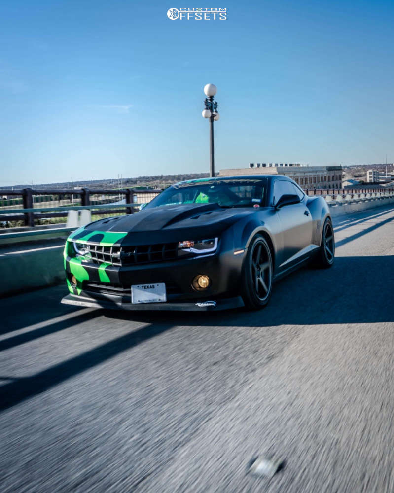 2011 Chevrolet Camaro with 20x9 35 Ferrada FR3 and 285/30R20 Pirelli P ...