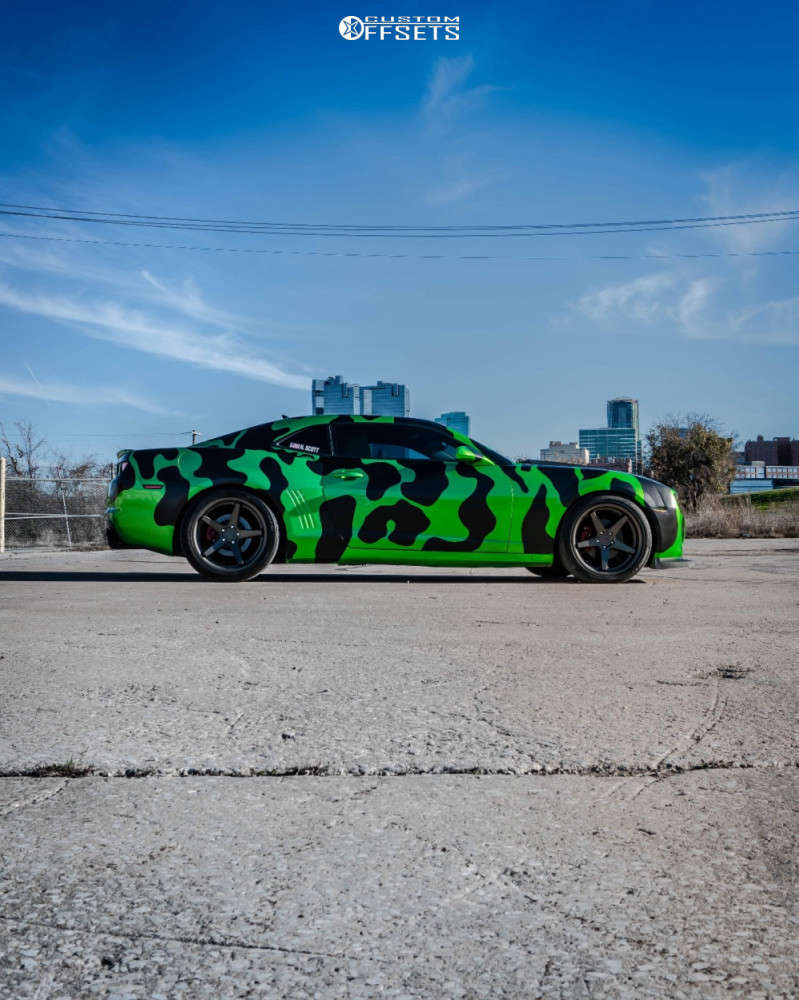 2011 Chevrolet Camaro with 20x9 35 Ferrada FR3 and 285/30R20 Pirelli P ...