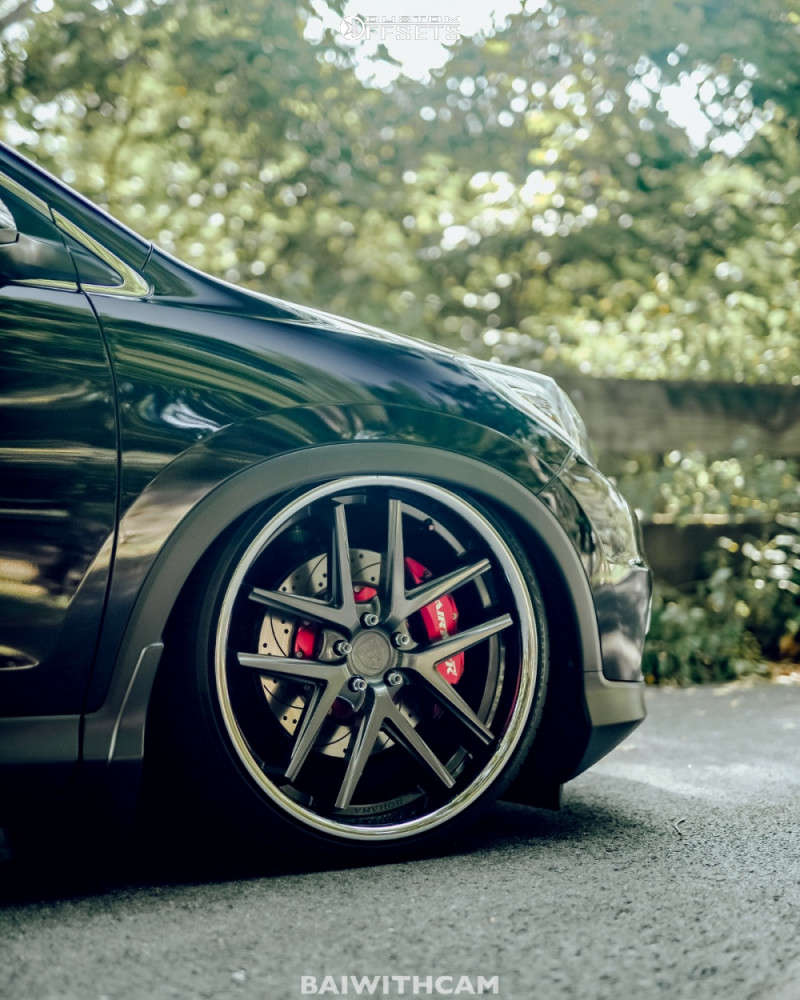 2015 Honda CR-V with 22x9 35 Rohana Rc9 and 235/35R22 Lexani Lx-twenty ...