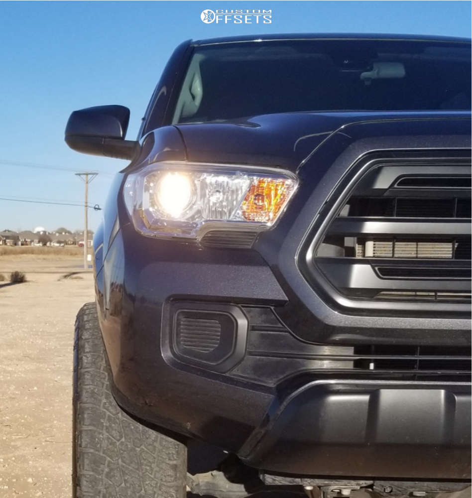 2019 Toyota Tacoma with 20x9 -12 Moto Metal Mo984 and 275/55R20 Nitto ...