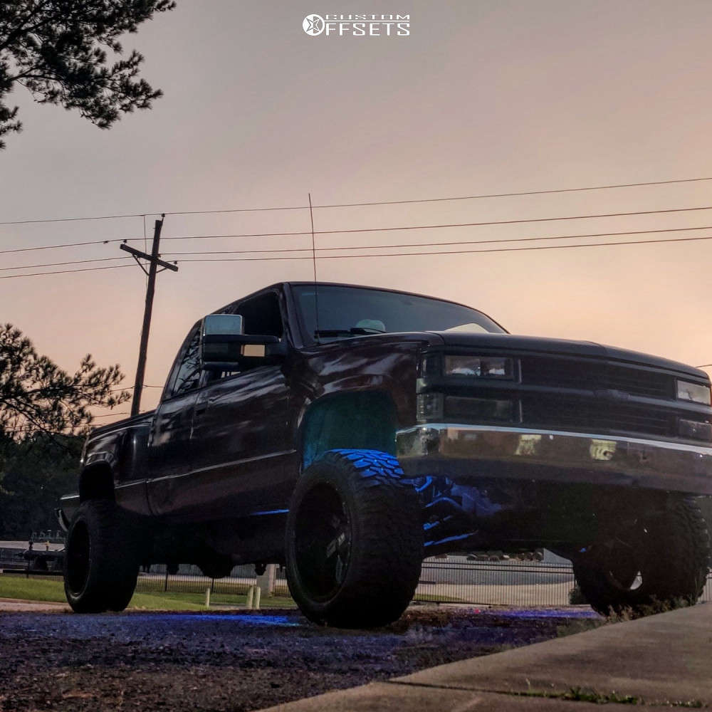 1998 Chevrolet K1500 with 20x12 -44 Xtreme Mudder Xm-319 and 33/12.5R20 ...
