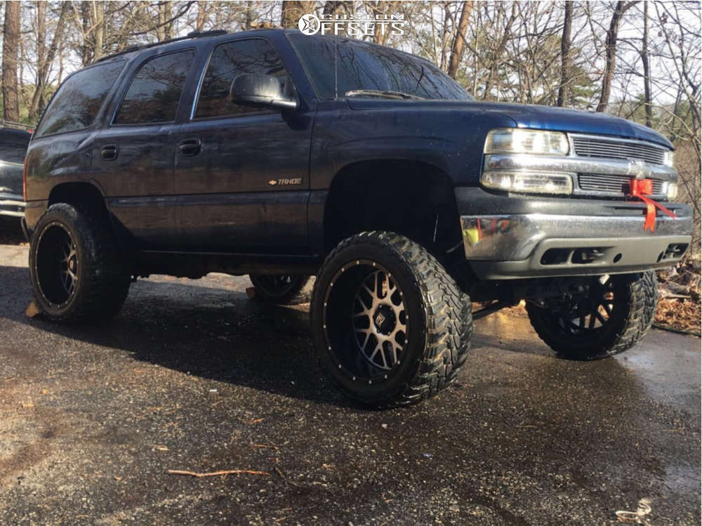 2000 Chevrolet Tahoe with 22x12 -44 XD Xd820 and 35/12.5R22 Toyo Tires ...