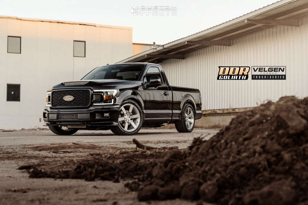 2019 Ford F-150 with 22x10 30 Velgen VFTS6 and 305/40R22 Toyo Tires ...