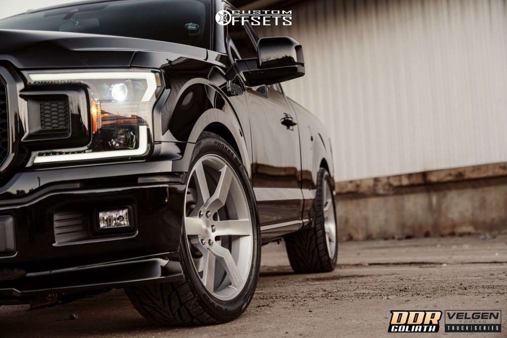2019 Ford F-150 with 22x10 30 Velgen VFTS6 and 305/40R22 Toyo Tires ...