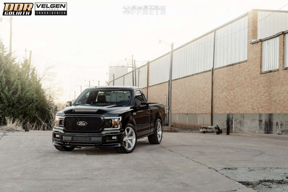 2019 Ford F-150 with 22x10 30 Velgen VFTS6 and 305/40R22 Toyo Tires ...