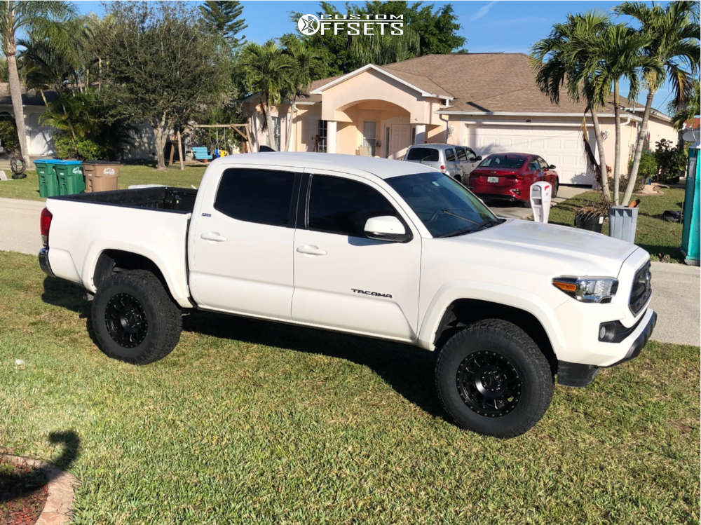 2017 Toyota Tacoma with 17x8.5 0 Pro Comp Series 34 and 285/70R17 Nitto ...