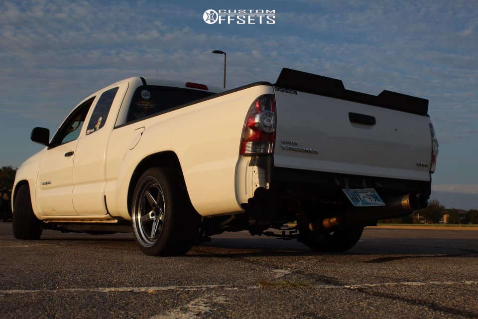 2009 Toyota Tacoma with 18x9.5 22 Aodhan Ds05 and 245/40R18 Nitto Nt555 ...