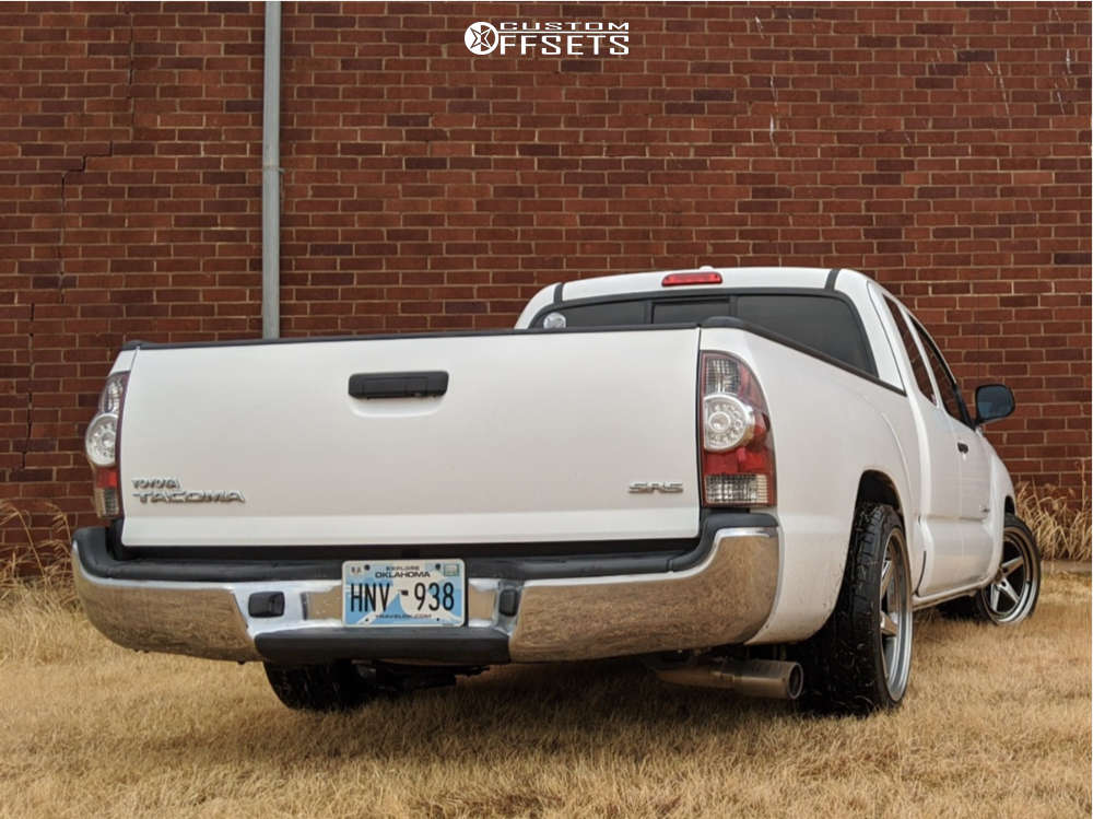 2009 Toyota Tacoma with 18x9.5 22 Aodhan Ds05 and 245/40R18 Nitto Nt555 ...