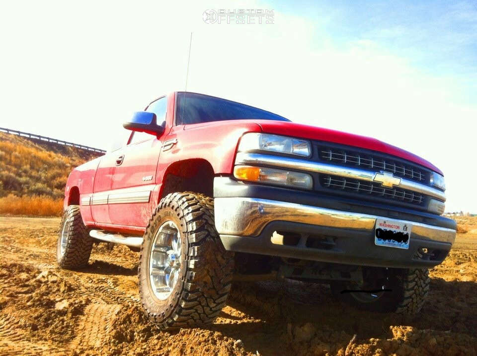 2001 Chevrolet Silverado 1500 with 18x9 -12 XD Badlands and 35/12.5R18 ...