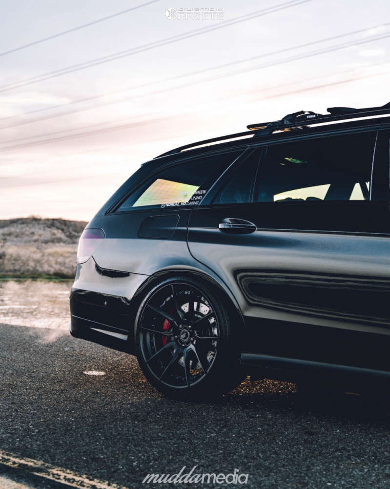 2014 Mercedes-Benz E63 AMG S with 20x9.5 35 BC Forged Hca162s and 245 ...