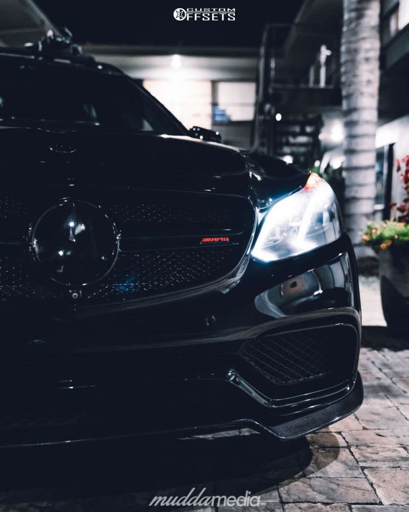 2014 Mercedes-Benz E63 AMG S with 20x9.5 35 BC Forged Hca162s and 245 ...