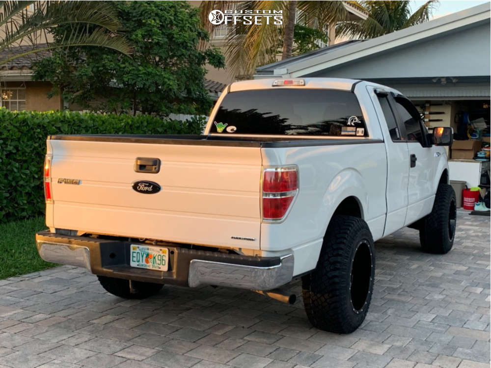2011 Ford F-150 with 20x12 -44 Ultra Carnivore and 35/12.5R20 Atturo ...